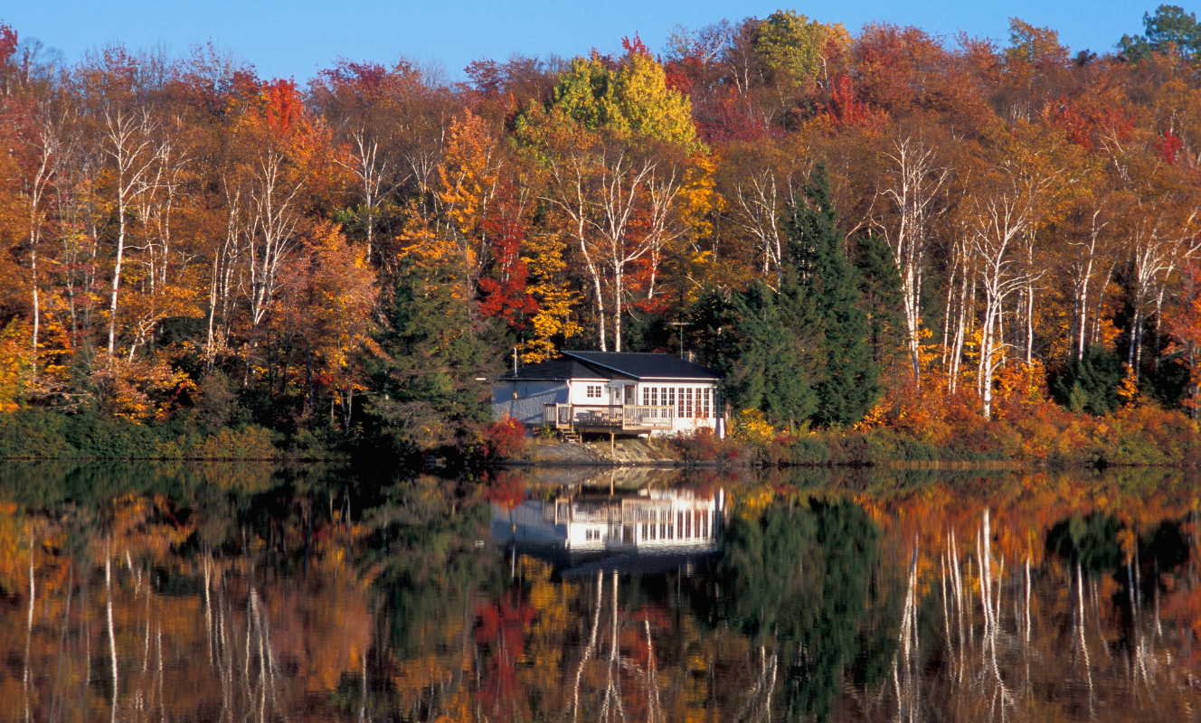 7 Best Places to See the Quebec Fall Colours in 2025